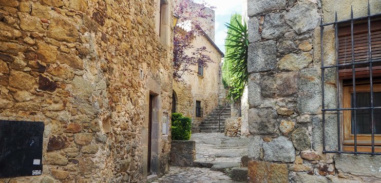 Things to do in Pals, a beautiful medieval town - Americans in Barcelona